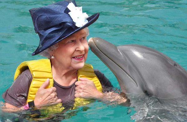 Queen's Elizabeth II : The 93-year-Old Monarch Is By Far The Richest ...